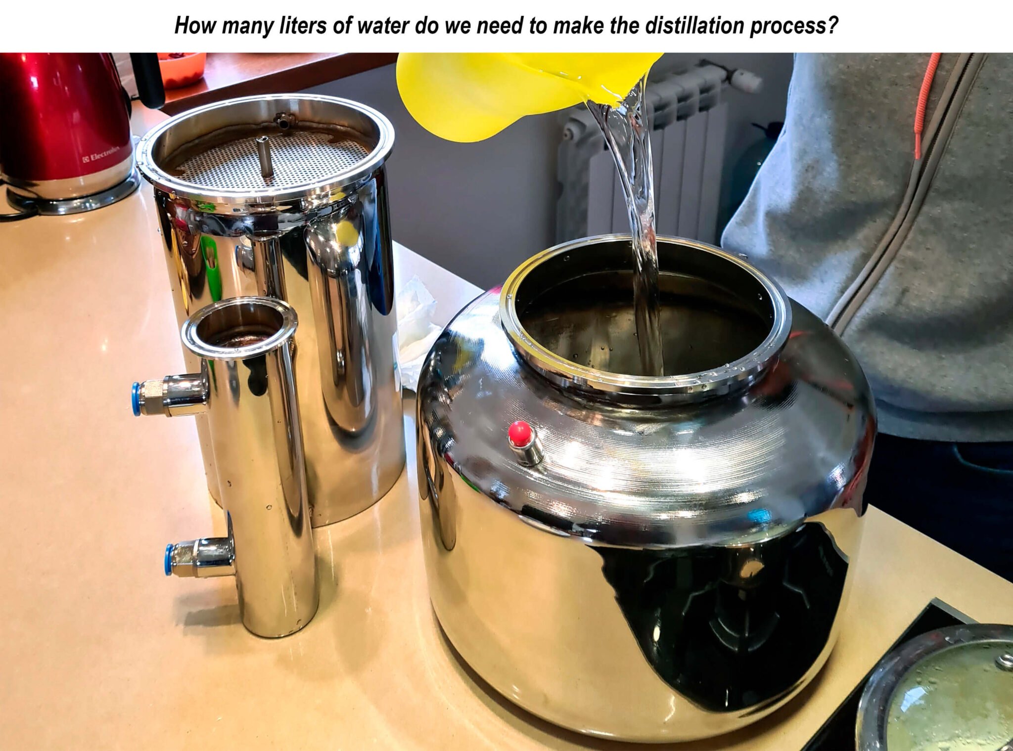 How much water I should pour into the distillation pot? - Lavenoil